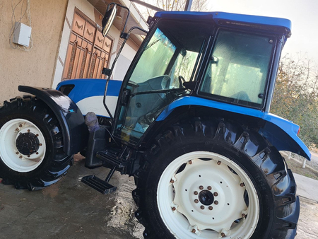 Traktor sotiladi
