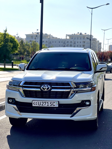 Toyota land cruiser 200 srochniy sotiladi