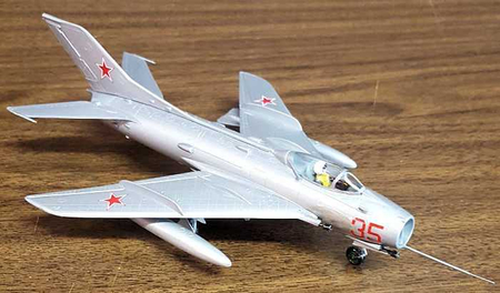 Сборная модель самолета МиГ-19 (НПО “Вектор”, СССР, 1:72). РАРИТЕТ.