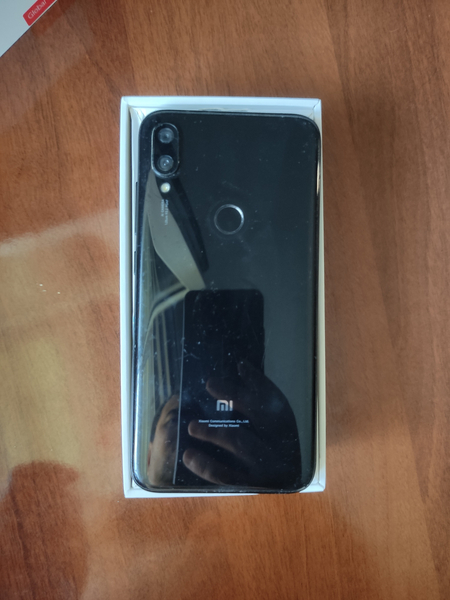 Продаётся телефон в хорошем состоянии mi play 4/64