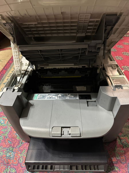 Canon MF 4010 Tiniq Kam ishlagan Kabellari bor Srochno pull Zarurroq