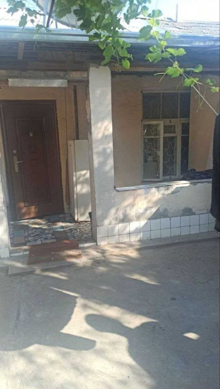 Жактовский дом 
( одна крыша на 2 соседей ) 
Район северного вокзала