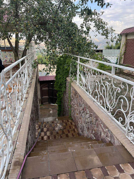 Срочно Продаётся красивая Дача в городской посёлок Чарвак за 120,000 $