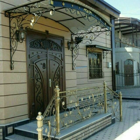 Sfatliy va arzon temir darvoza va naveslar yasab  órnatib beramiz