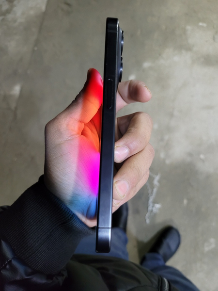 Iphone 15 pro  arzon srochni