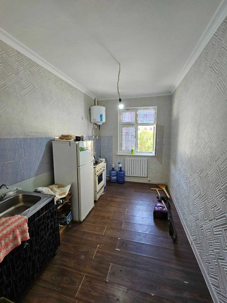 3 xonali 70m² 1-qavat sotiladi.