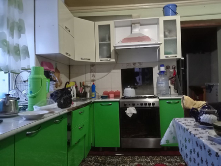 Quyu Chirchiqda 24 sotih uy sotiladi