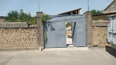 Novostroyka 5-sotik hovli srochna sotiladi Gvardiyskiy bozor Yunsobod