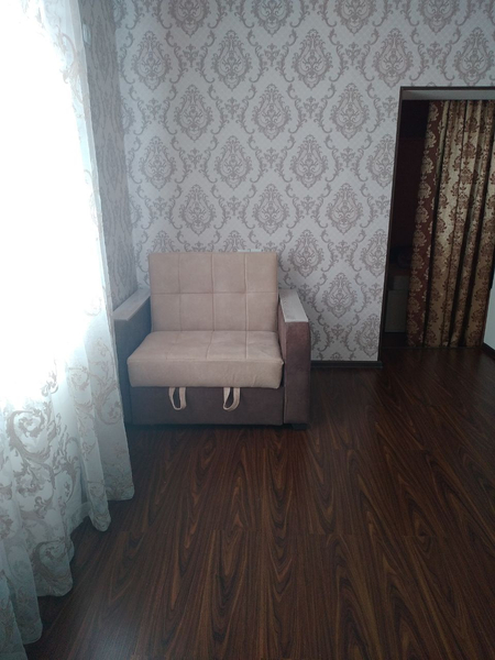 Продам диван с креслами.