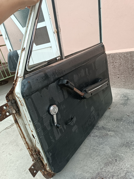 vaz 2106 ga eshiklar 3ta bor