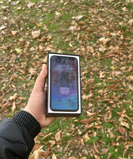 Iphone 11 pro sotiladi 256tali ideal ekran alwkan arginalga feys bor