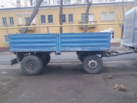 Zil 130 pritsepi bilan srochni sotiladi