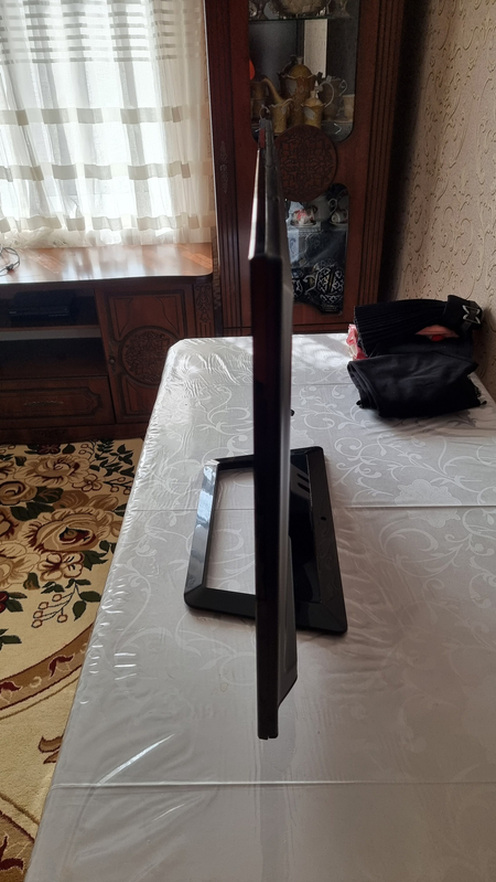 Продам 3D телевизор LG 200 Герц