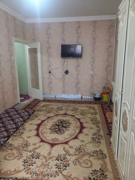 Uy sotiladi 1-qavat, 1 xona(2 xona qilingan) Olimpiya