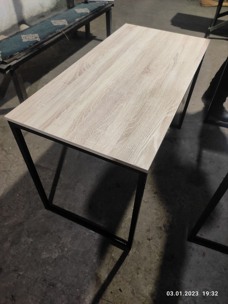 Loft  kompyuterniy stol