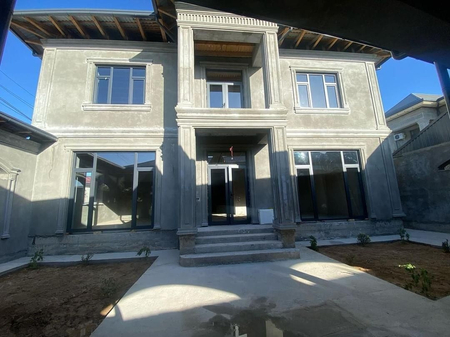 Продается Уч Кахрамон пост 4,5 км Шоро бозор 3,7 сотих площ дом 587 м2