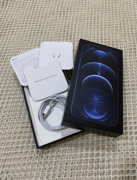 iPhone 12 Pro Max kar dok ideal srochni