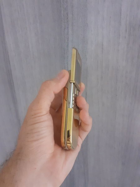 Nokia 8800 gold sotladi