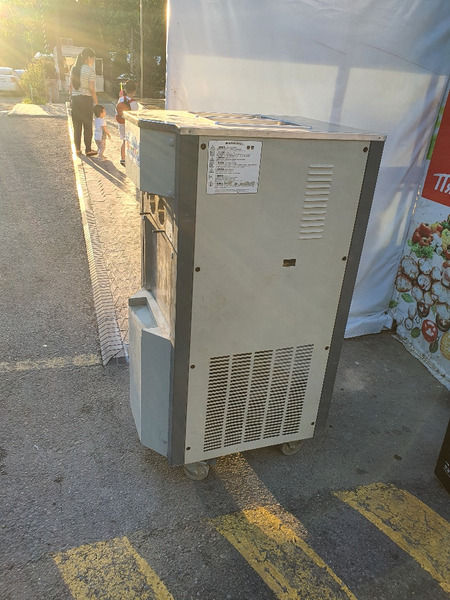 Muzqaymoq aparat frazer 220w
