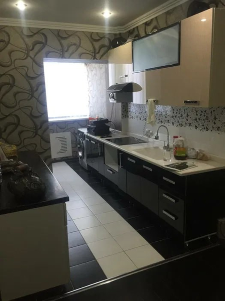 Нукусская 1в2комнат 6этаж площадь 45м2