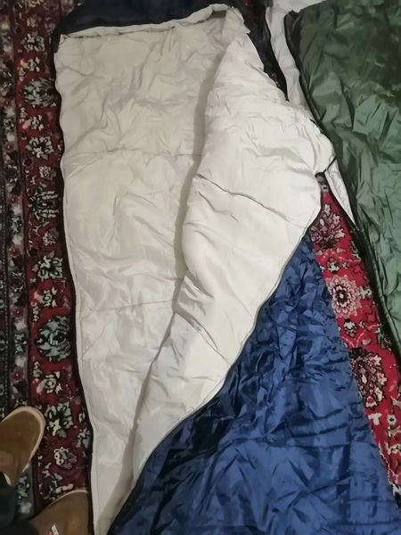 Продаются спальные мешки, 2 штуки