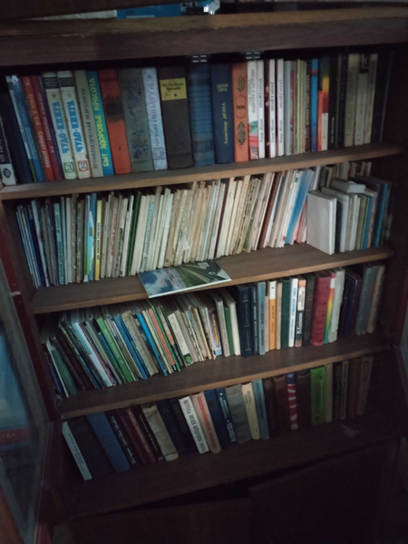 Продаётся разные б/у книги детектив, роман, учебники, энцик-я и т. п.