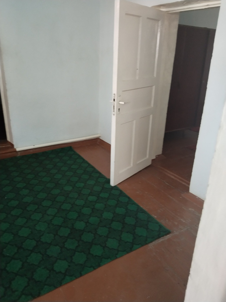 Ijaraga hovli beriladi.