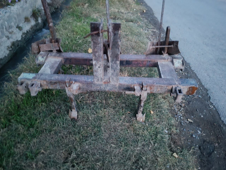 BY 300 traktori  5500$ Manzil Andijon agrigatlari bor
