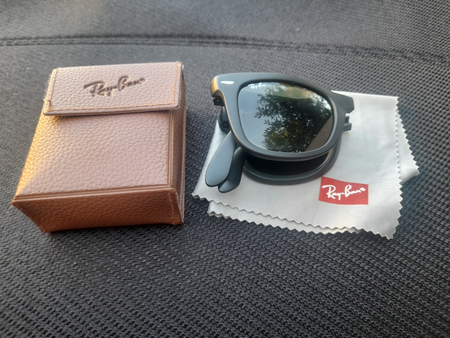 Продаются очки Ray Ban