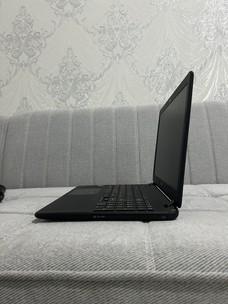 Ноутбук Acer, со свой же сумкой