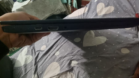 Noutbook LENOVO  serochna sotiladi