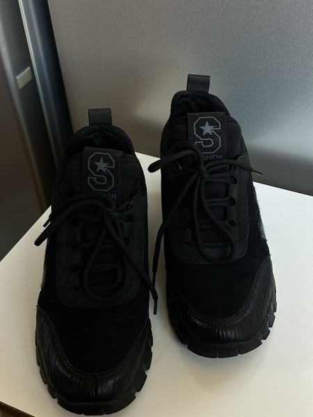 Кроссовки на 39-40 размер