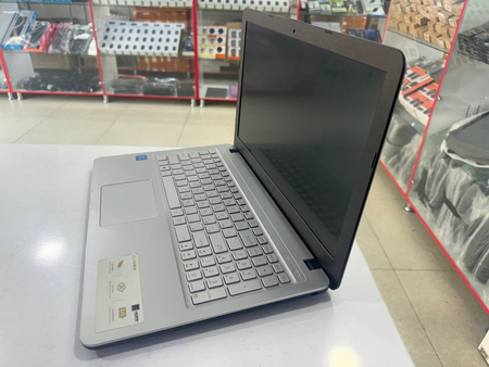 Noutbuk sotiladi ideal holatda yangidek