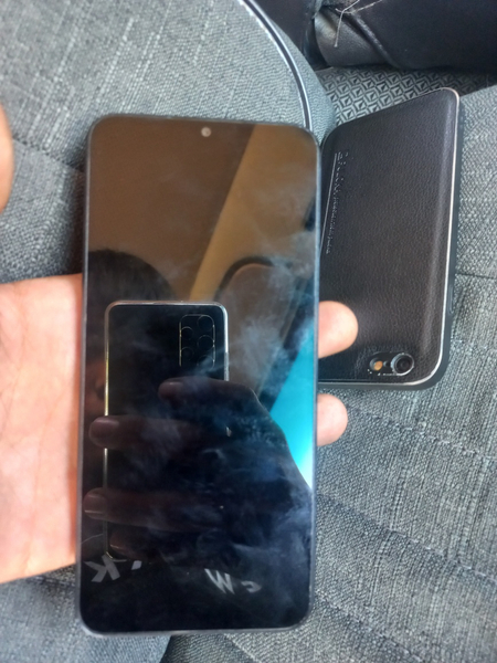 Realme c33 64/4 idealni