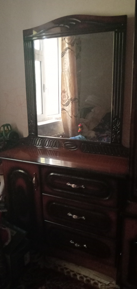 Stenka va pardoz oyna sotiladi