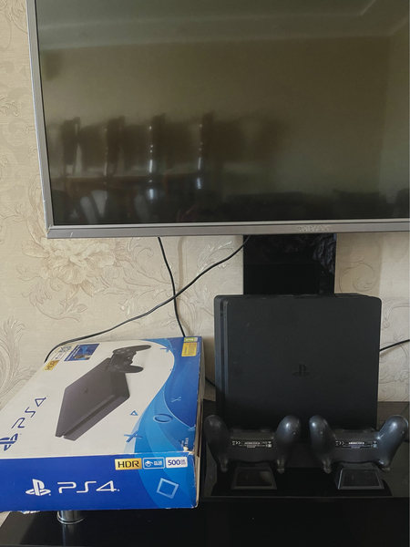 Продаю Playstation 4 Slim