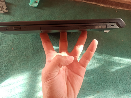 Notebook Lenovo sotiladi