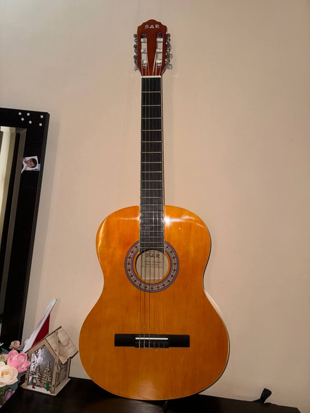 SAR  gitara yangi olinib ishlatilmagan