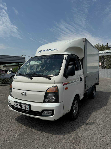 Sotiladi HYUNDAI PORTER 2011 yil ishlab chiqarilgan 
Xolati Alo yaxshi