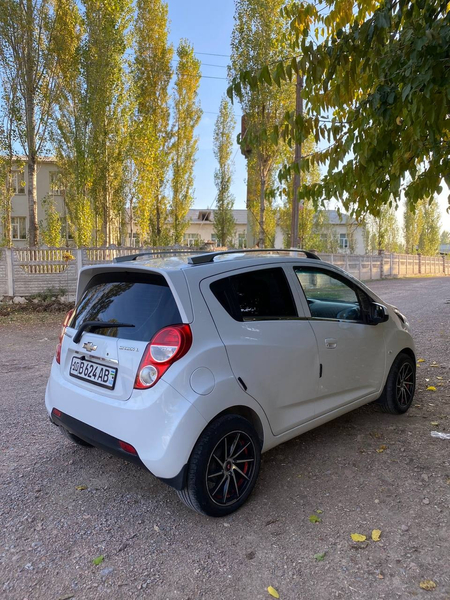 Spark srochno sotiladi