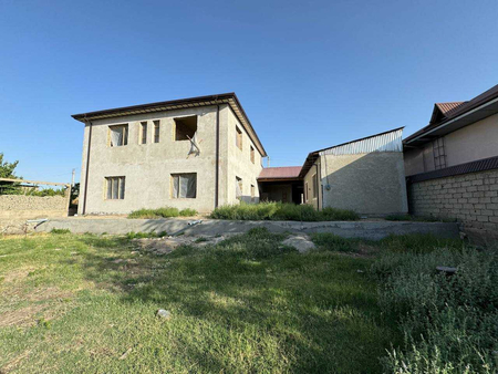 10 sotiqli 2 qavatli karobka holatdagi hovli sotiladi.