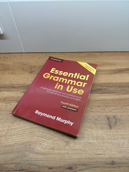 Учебник Murphy Essential Grammar in Use (красный Мерфи), как новый