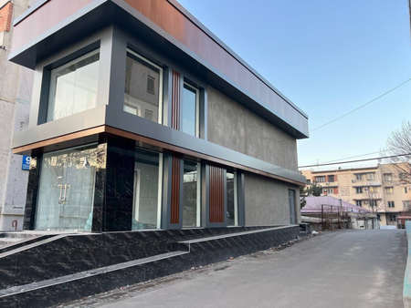 Продается здание 2этажное вдольдороги Паркетский