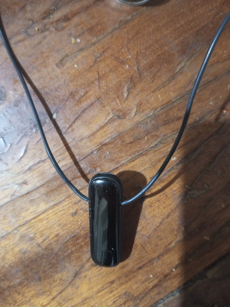Mini naushnik zaryadli