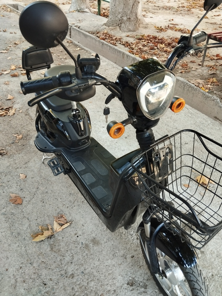 Skuter sotiladi. 380$