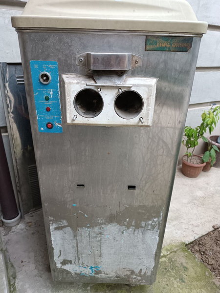 Marojni aparat frezer sotiladi 220V