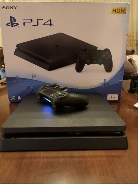 Playstation 4 slim 1 tb