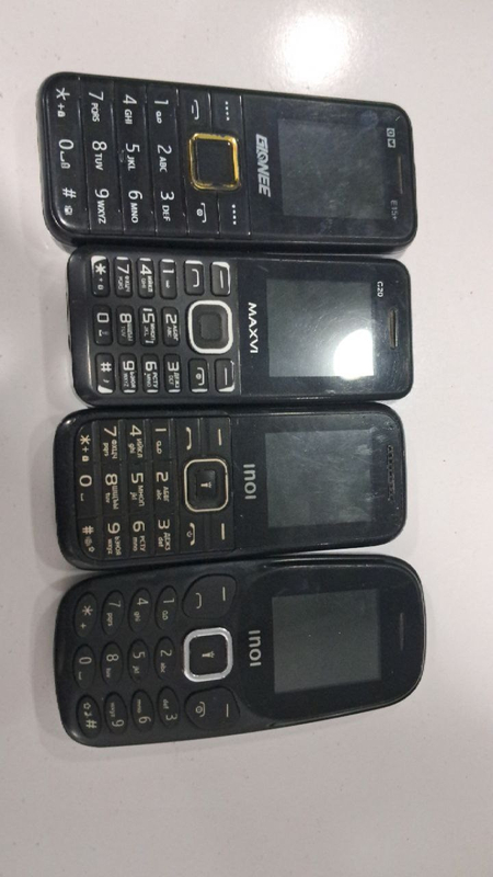 Telefon.         .