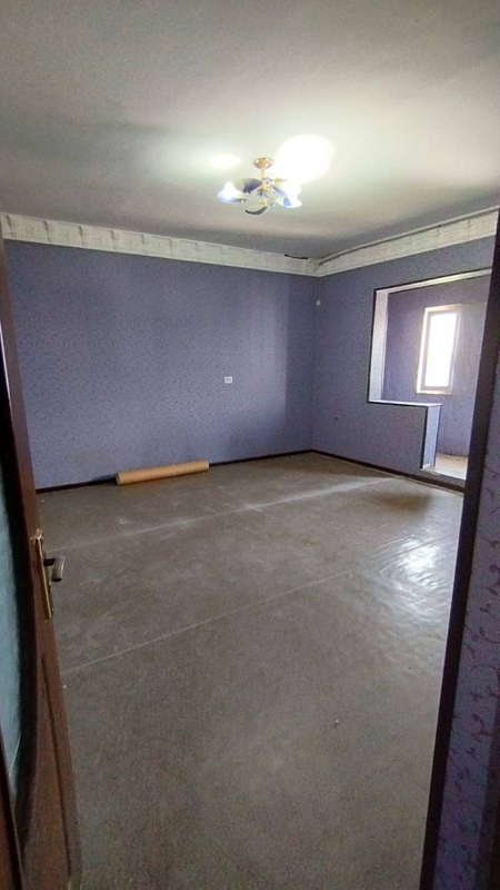 .Продается 2комнатная 58м2 средный ремонт балкон 1х7метр Алгаритим 48$