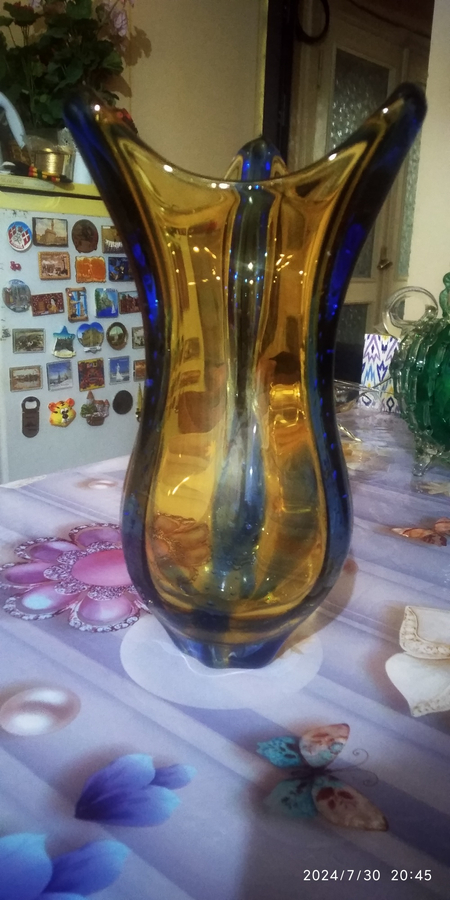 Винтажные цветочница из чешского стекла.